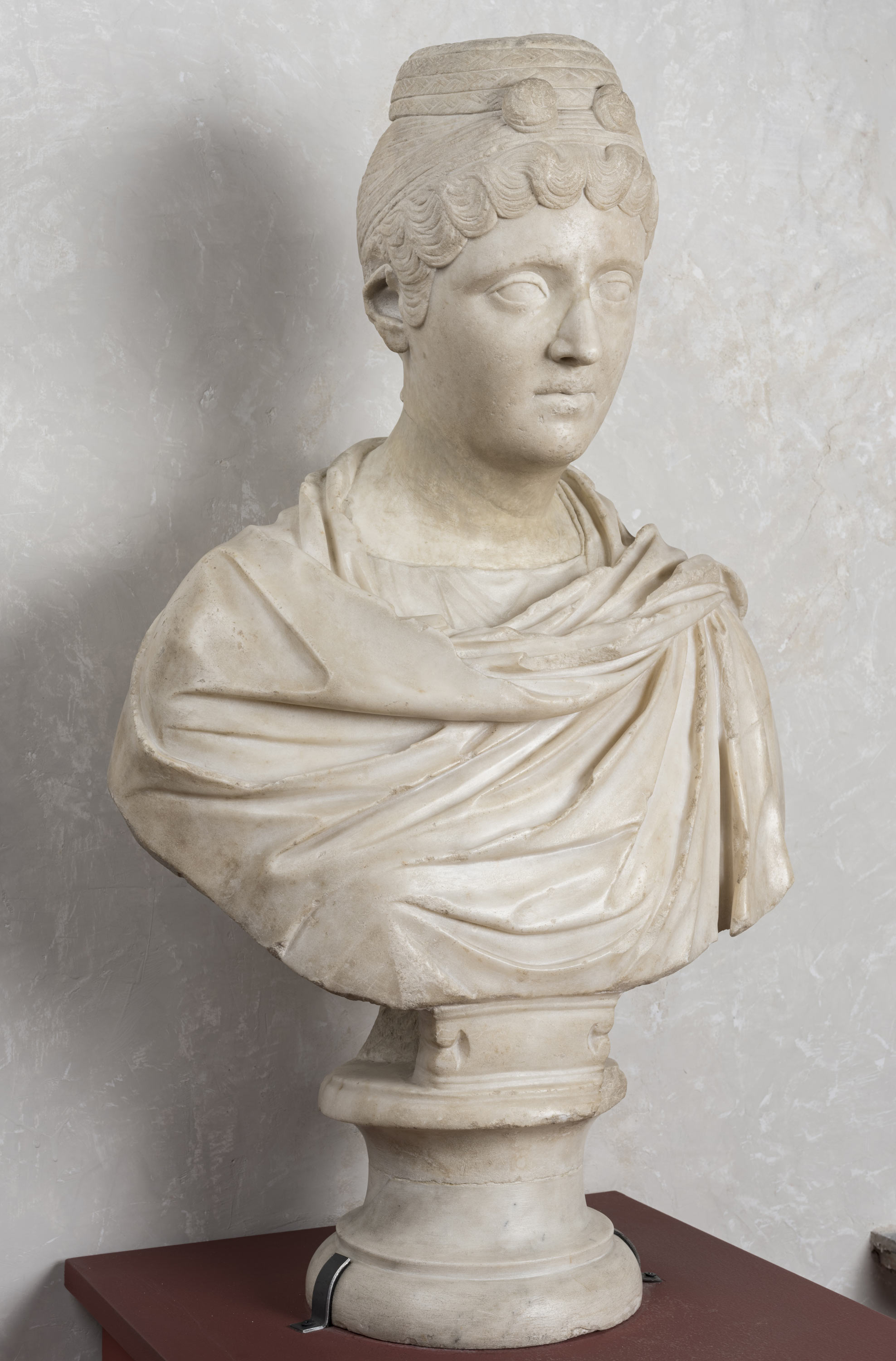 Portrait of Faustina the Elder | Artworks | Uffizi Galleries